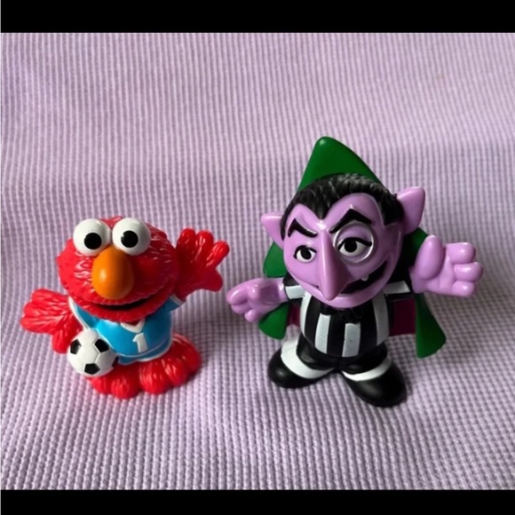 Hasbro | Toys | Sesame Street Workshop Elmo Soccer 21 Count Von Count ...